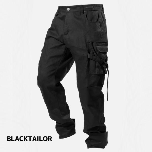 BLACKTAILOR(ブラックテイラー)2017年にアメリカでブランドを設立しました。高値のファッション業界を崩壊させる事をコンセプトにプレミアムクオリティーのミリタリーウェアやテックウェアを提案するクロージングレーベルです。こちらのX1...