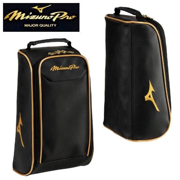 人気のミズノプロシューズケース。裏地に環境に優しい原着素材採用。サイズ L21×W13×H34cmカラー 09：ブラック素材 合成皮革（PVC）原産国 中国製質量 約360g