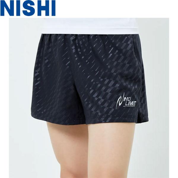 部活や練習のシーンに人気の、軽量でしなやかなブレーカー素材のショートパンツ。サイドスリットでスムーズな足さばきをサポート。エンボス加工のおうとつと光沢感が特徴的。シルバーに光るロゴがポイント。コーディネートしやすいシンプルなデザインです。■...