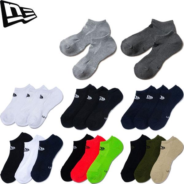 ロゴをジャカードでデザインしたセットのソックス。■素材ポリエステル・コットン・ポリウレタン■サイズ21-23cm、23-25cm、25-27cm、27-29cm