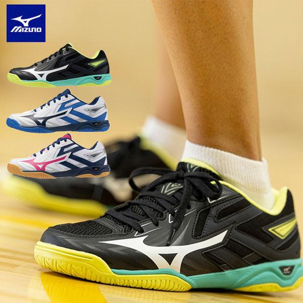 軽量・ワイドの履き心地はそのままに、アッパーのデザインをリニューアル！サイズ01）03）23.0〜28.5cm04）22.5〜25.0cmカラー01：ブラック×ホワイト×ライム03：ホワイト×ネイビー×ブルー04：ホワイト×ピンク×ネイビー...