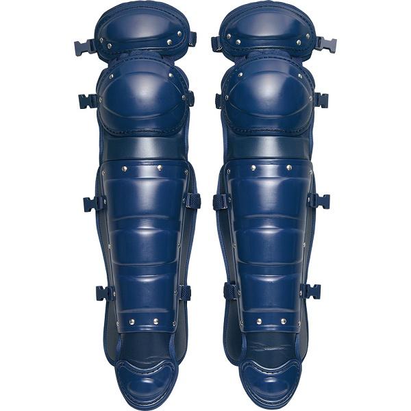 廉価版の硬式野球用レガーツです。消耗度の高いレガーツの買い替えに最適です。●カラー：ブラック（ 1900 ）、ネイビー（ 2900 ）●サイズ：（膝中心から足首まで） 390 ｍｍ×（全長） 690 ｍｍ●重量 / 約 1350 ｇ（両足）...