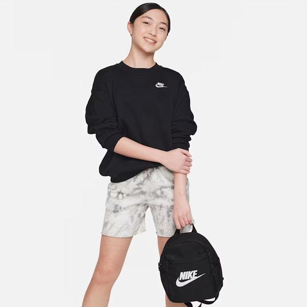 快適な定番アイテム。 外側はなめらかで内側は柔らかい起毛の軽量フリース素材を使用した、オーバーサイズのスウェットシャツ。少しだけ暖かさをプラスしたいときに重ね着しやすいアイテムです。特長    すべてのキッズが自分らしく遊べるように、性別で...