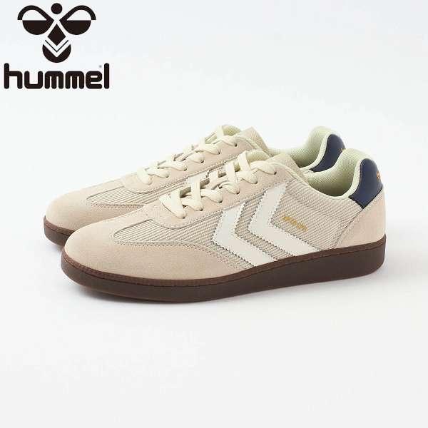 VM78 CPHは、クラシックなアーカイブスタイルを取り入れながらも、モダンなトレンドテイストを加えた一足です。デンマークで開催された1978年のワールドカップ最終ラウンド向けにhummelがデザインし、デンマーク代表が大会で4位に輝いた歴...