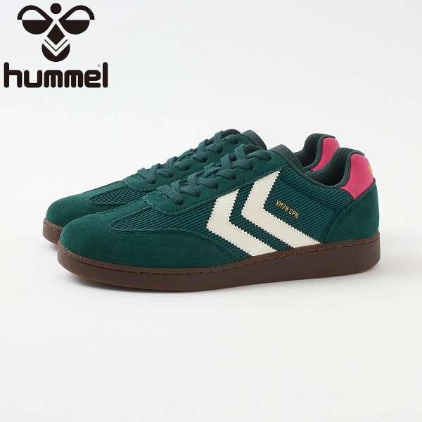 VM78 CPHは、クラシックなアーカイブスタイルを取り入れながらも、モダンなトレンドテイストを加えた一足です。デンマークで開催された1978年のワールドカップ最終ラウンド向けにhummelがデザインし、デンマーク代表が大会で4位に輝いた歴...