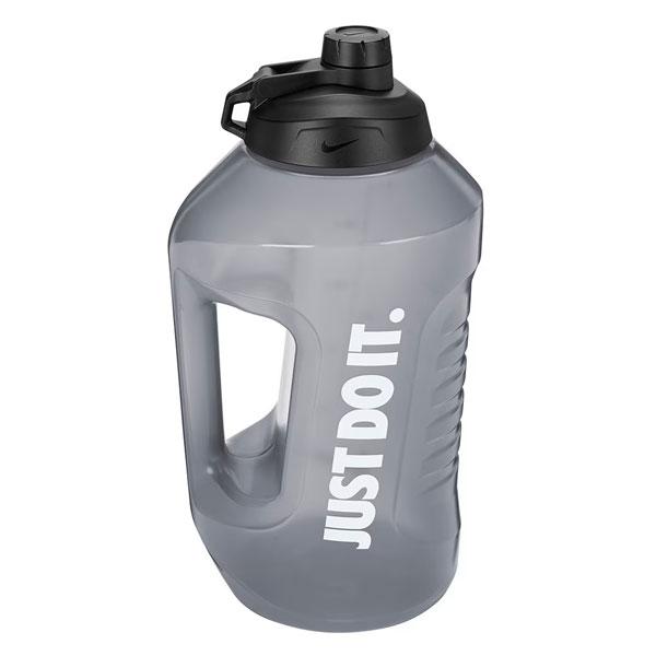 一体化されたハンドル部分が簡単な持ち運びを提供。ツイストキャップにより簡単な開閉。クリップ部分をリストランヤードをアタッチし持ち運びが可能。3,785ml。素材ポリプロピレン・ポリエチレン・ポリウレタン・シリコンWEB上でご購入いただけた場...