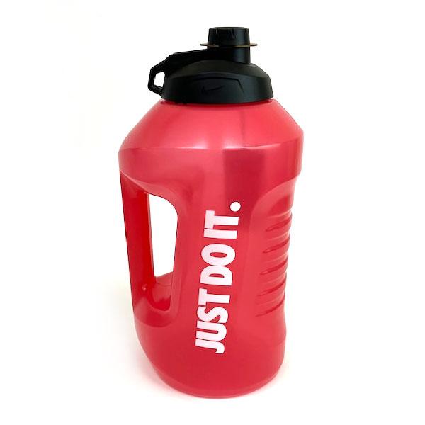 一体化されたハンドル部分が簡単な持ち運びを提供。ツイストキャップにより簡単な開閉。クリップ部分をリストランヤードをアタッチし持ち運びが可能。3,785ml。素材ポリプロピレン・ポリエチレン・ポリウレタン・シリコンWEB上でご購入いただけた場...