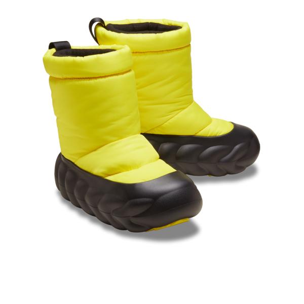 【crocs JAPAN正規品】■カラー：Cyber Yellow/Multiオーバーパフブーツで大胆さと快適さを表現。快適さと、トレンディなストリートウェア風デザインが特徴のオーバーパフ コレクション。人目を惹くファッショナブルなスタイル...