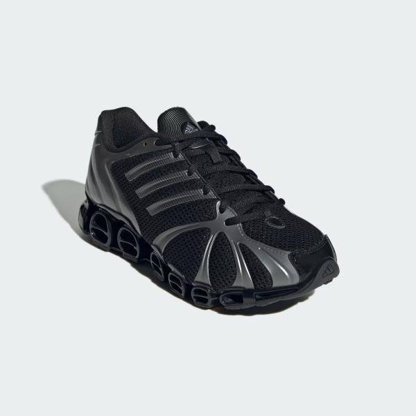 【ADIDAS JAPAN正規品】トランスフォーメーションの力。それが、メガゴーストライドシューズをデザインするにあたり、何よりも意識を向けたテーマ。ミニマムとは対極の2000年代の大胆なスタイルをヒントに、Y2Kトレンドを進化させたデザイ...