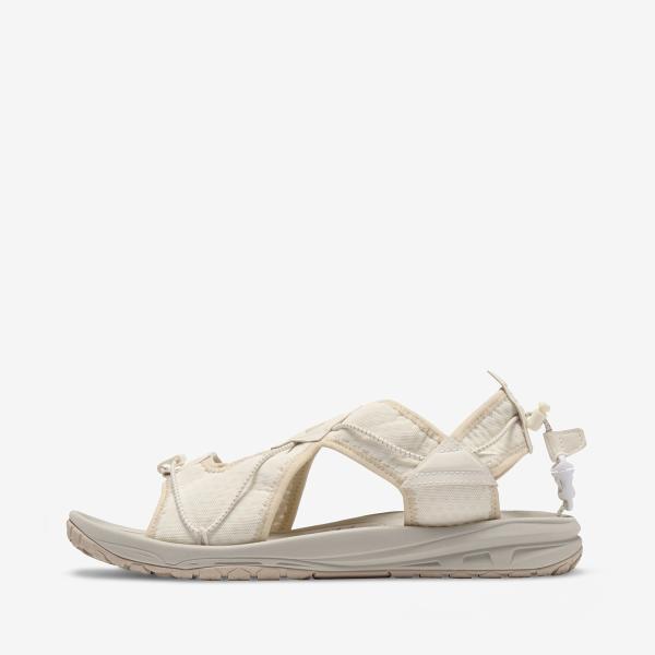 【GOLDWIN正規品】クッション性と安定感のある歩きやすさをもちながら、携行性が高いサンダルです。アウトドアフィールドでの快適な履き心地を実現することを目的として、多層構造の「FL3ソールユニット」を採用しています。アッパー素材には、通気...