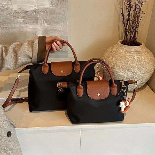 素材          ナイロン　PU                 生産国          中国                 サイズ          S:[縦]約17cm×[横]36cm×[マチ]約9cm M:[縦]約23cm×...