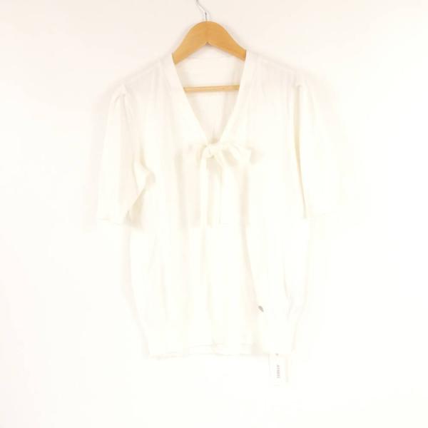 [ブランド]   FOXEY フォクシー [アイテム]  ニット [コレクション]Amarylis 33796 [個数]1点 [男女]  レディース [色]   ホワイト ※上記カラーは色の系統を記載。メーカー公式カラーや弊社主観で判断した...