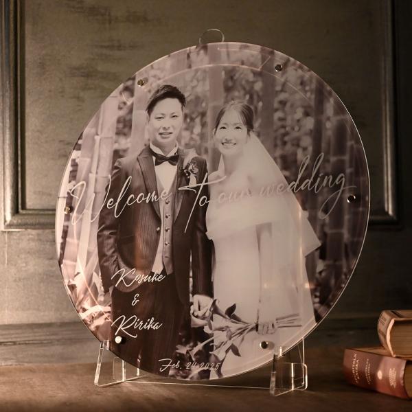 新郎新婦様の写真で作るウェディングドロップスです。ドロップスとウェルカムボードを一体にした新しいかたちで、ゲスト様にピースを入れていただくことで、お写真のコントラストがより美しく印象的になり、ウェルカムボードが完成します。ピースへ書いてもら...