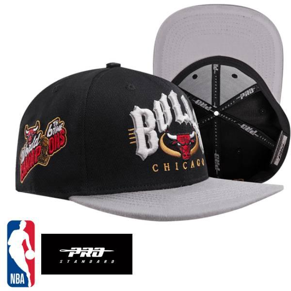 商品名：NBA公式 メンズ キャップ 帽子 ハット アジャスタブルキャップ ユニセックス プロスタンダード シカゴ・ブルズ CHICAGO BULLS CLUB ARCH WOOL SNAPBACK HAT・Pro Standard（プロス...