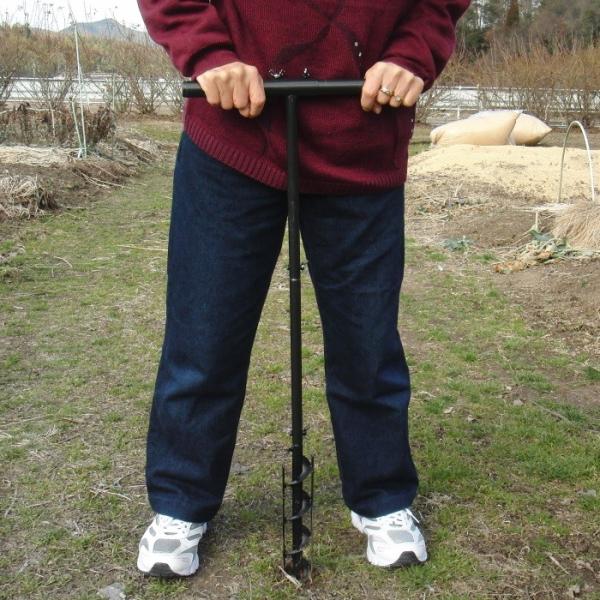 ぐるぐる回して、すぽっと抜くだけ！j誰でも簡単！スコップ不要の穴掘り名人！女性でも余分な力を使わずに穴掘りできます。杭打ち楽々！ガーデニング・菜園の強い味方です。園芸を趣味にされている方、これから園芸を始めようとしている方、家庭菜園を楽しま...