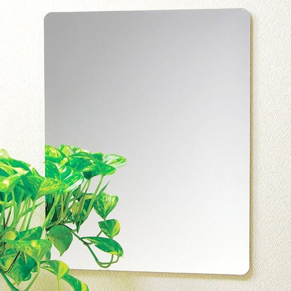 湯気の中でもくもらずスッキリ！くもらない鏡です。とても軽く、重さはガラスの半分以下！素材の「軽量化」で手軽にお取り付けいただけます。好評いただいている、樹脂ミラーに曇り止めフィルムつけたので、封を開けたら、裏面4か所に粘着テープで貼りつける...