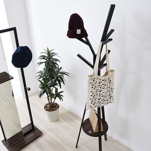 あなたのLife Styleをオシャレに描く、シンプルポールハンガー。スチール部分は粉体塗装を使用し、艶を消す事で高級感のある仕上がりになっています。木部の素材はメラミン樹脂を採用し、水や熱に強くお手入れも簡単！フレームは落葉樹をイメージし...