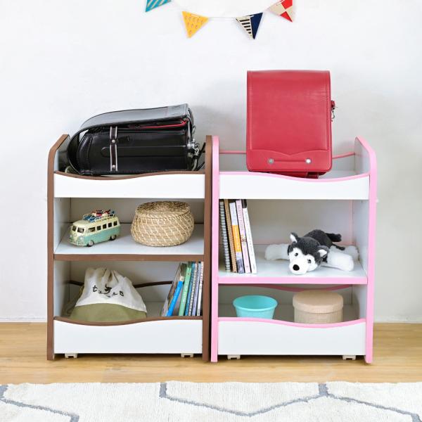 ■特長弾力性、衝撃吸収に優れたEVA樹脂をすべてのフチに採用。さらに角を丸くして金具の使用を極力減らした、小さなお子様も安全にご使用いただけるシリーズです。お子様の目線に合わせた収納ワゴンは、ランドセルも置けるサイズ感。キャスター付きなので...