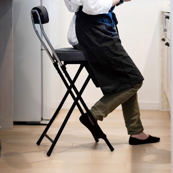 ■サイズ【ロータイプ】外寸：W340×D440×H750（SH500）mm座面直径300mm折畳時：W340×D125×H845mm重量：2.2kg【ハイタイプ】外寸：W335×D440×H870（SH600）mm座面直径300mm折畳時：...