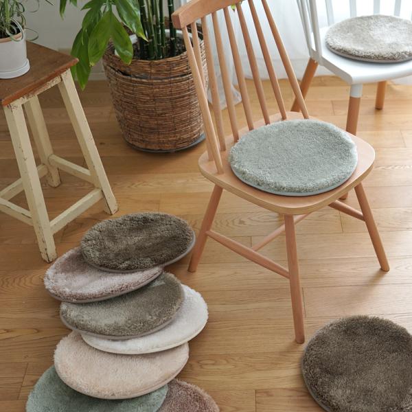 ■サイズ外寸：直径35cmパイル長：約20mm■重量120g■素材表面：ポリエステル100%（マイクロファイバー）中材：ウレタンフォーム裏面：不織布■機能ウォッシャブル（丸洗い）低ホルムアルデヒド床暖房、ホットカーペット対応裏面滑りにくい加...