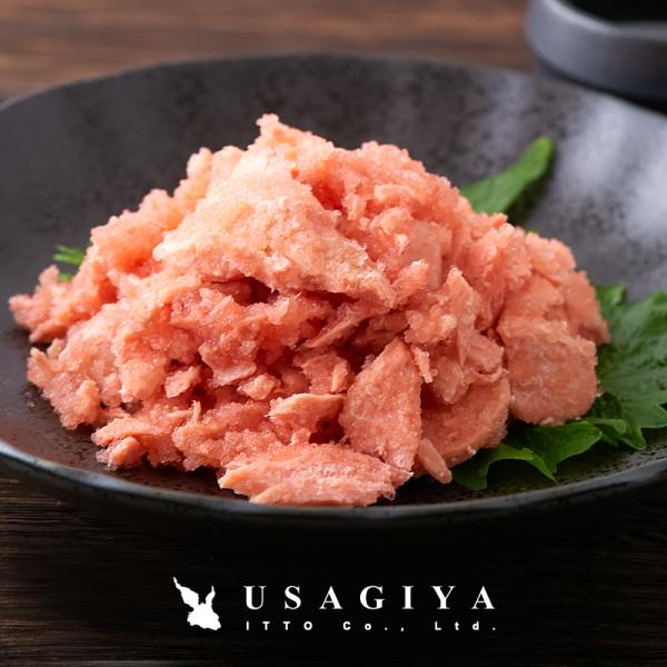 ■原材料名鮭(北海道産)、すけとうだらの卵(北海道産)、米発酵調味料、糖蜜、醸造調味料、魚介エキス、しょうゆもろみ、昆布エキス、唐辛子/調味料(アミノ酸等)、酒精、香辛料抽出物、増粘多糖類、(一部に小麦・さけ・大豆を含む)■内容量600g(...