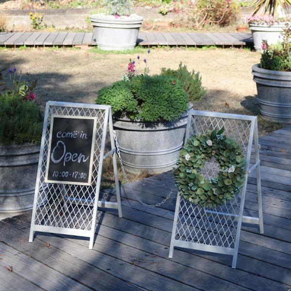 まるでカフェの入り口！？自宅の駐車場、よくある三角コーンでは見た目が受け入れられない。それならこんな、どこに置いてもキマるヴィンテージライクなゲートはいかが？移動や持ち運びもしやすく、駐車場、駐輪場、進入禁止、Uターン防止等、様々なシーンで...