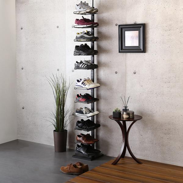 ■特長見せる収納の突っ張りシューズラック11段！お気に入りの靴を飾るディスプレイラックとしても、靴を収納するためのシューズラックとしてもお使いいただけます。棚の高さ調節が可能なので、ハイカットやロングブーツでも容易に収納ができて便利です。■...
