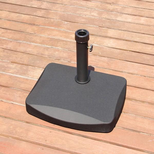 半円パラソル（コード：szo-sh-05-10217）に組み合わせて使えるなパラソルベースです。2種類の口径キャップでパラソルの柄をしっかり支えます！どっしりと安定感のある20kgタイプです。サイズ48x37x35cm重量20kg素材スチー...