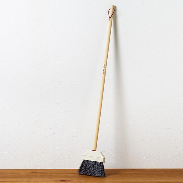 インテリアとなる清掃ツール「SCHALTEN」が登場！女性はもちろん、男性が使ってもサマになる！汚れこそ味わいとなり愛着へとつながり、いつまでも永く使える清掃道具です。商品ほうき※詳細は「商品説明」をご参照くださいサイズ幅19×奥行3.5×...