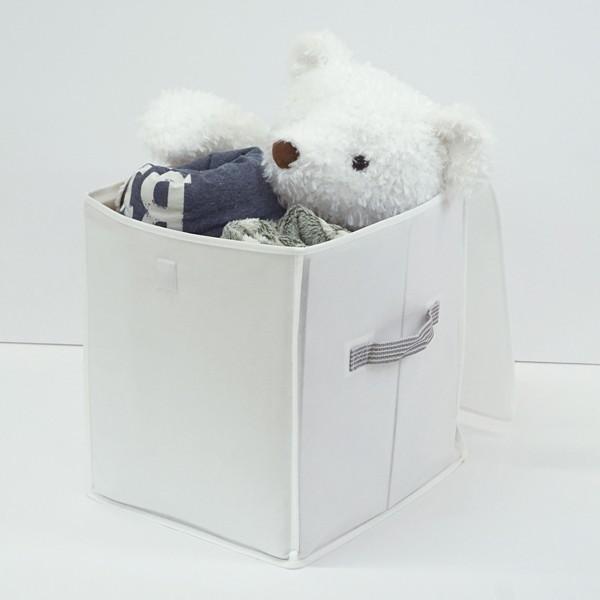 セーター・トレーナーなら6〜8枚が収納可能！クローゼットの棚上にスッキリ収納できる衣類・小物用収納袋。散らかる小物をざっくりまとめてすっきり片付けられます。一部に芯板が入っているため、しっかりとスマートに収納。持ち手が両サイド・前面（下部）...