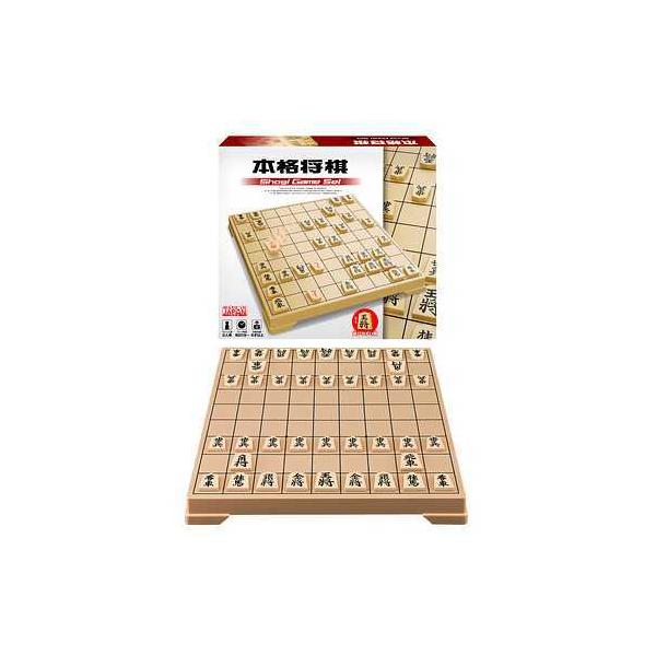 本格将棋のリニューアル版です。ご好評を頂いております「本格リバーシ」に合わせたパッケージになっております。パッケージ前面には「MADE IN JAPAN」ロゴを配しております。内容:将棋駒40個、将棋盤1台対象年齢  6才0ヶ月パッケージサ...