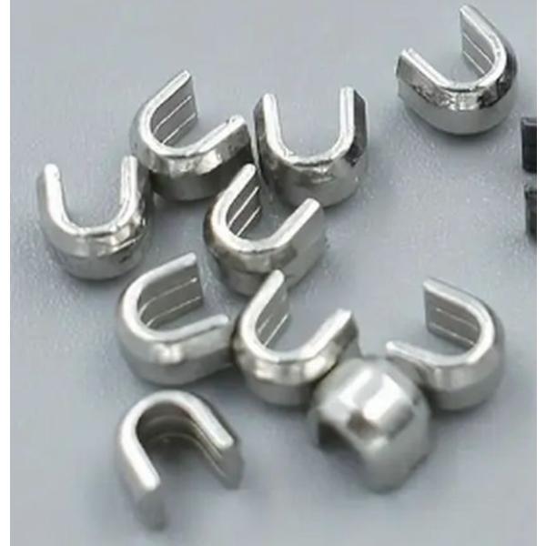 ペンチなどでかしめて取り付けてください