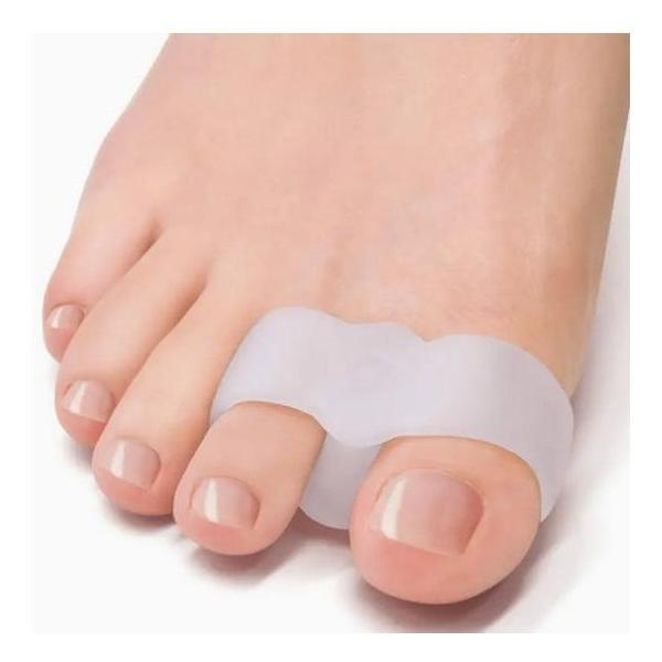 柔らかいシリコンが足の負荷を軽減してくれる足指セパレーター。圧力を吸収、分散する事により痛みを軽減します。フィット感が抜群なので素足はもちろん、靴下の下にも履ける。伸縮性に富むため150％ほど伸ばしてのご利用もできます