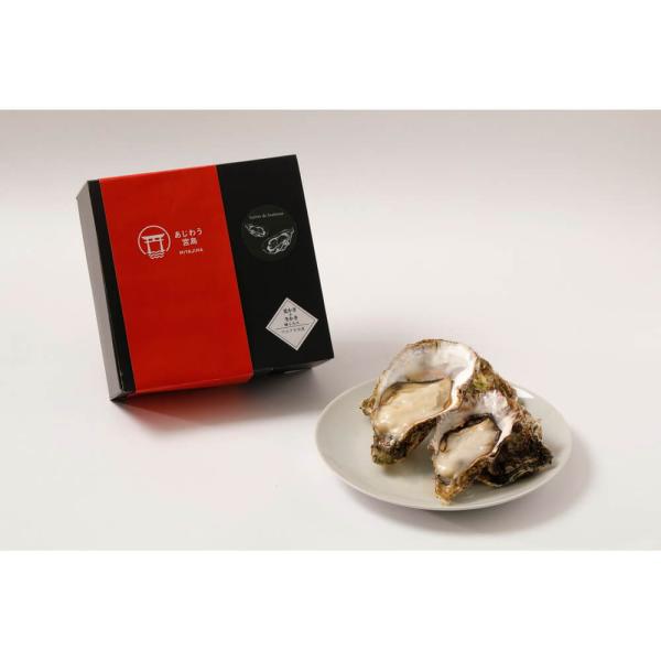 夏かき＆冬かき　味くらべ　計1.1kg世界遺産の島・宮島で育まれた夏かきと冬かきを食べ比べできる冷凍かきのセット。一年で最も旬な時期のものを冷凍し年間を通して旬なかきを食べることができます。生産の少ない夏牡蠣は珍しく、冬牡蠣との冷凍技術で『...