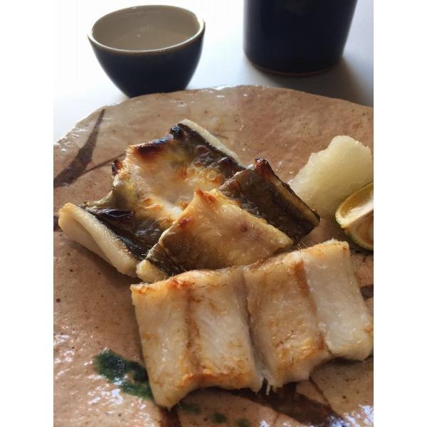 島根 岡富商店　島根県沖　しまねの大穴子一夜干し　5尾入今や高級魚として定着した穴子はビタミンやミネラル、良質のたんぱく質やレチノールなどを含む優れた栄養のある魚。レチノールは女性に注目のビタミンのひとつです。そんな穴子の中でも特大で太いサ...