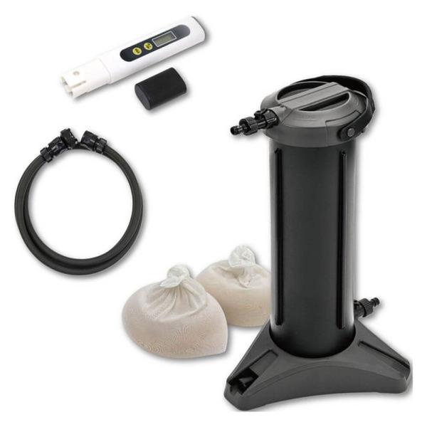 ◆商品説明[メーカー]グリーンライフ[本体]サイズ：約幅31.5×奥行32×高さ52cm(取っ手含まず)重量：約6.2kg(カートリッジ2個含む)材質：PP-GF、ABS、TPE[付属品]イオン交換樹脂カートリッジ×2(本体セット済み)、T...