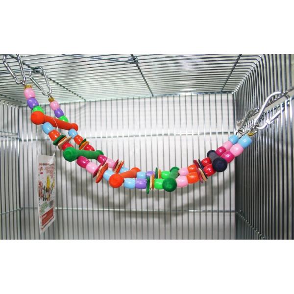 レインボーバードトイシリーズカラフルでエスニックな手作りおもちゃシリーズ。カラフルでかわいい梯子にも吊り橋にもなる遊び場です。【サイズ】幅約１０ｃｍ　高さ約２８ｃｍ（取り付け部分はのぞく）【素材】天然木、麻紐、ビーズ、ココナッツ片【原産国】...