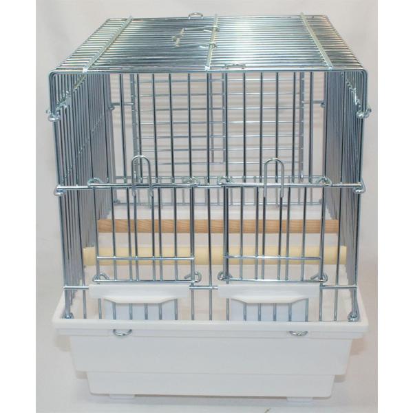 小鳥の移動用キャリーです。エサ入れ２個と太さの違う止まり木が１本ずつ（１２Φ×１、１５Φの計２本）ついてます。※組み立てた状態での発送になります。【サイズ】約220×276×250mm【セット内容】止まり木、エサ入れ×２【底色】ホワイト【販...