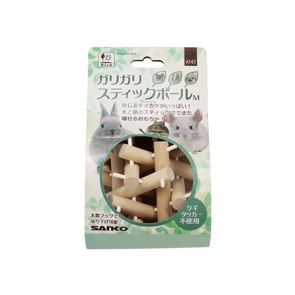 かじるキッカケがいっぱい！木と紙のスティックでできた壊せるおもちゃ！スティックをかじったり引き抜くことで、どんどん壊すことができます。木製フック付きで吊り下げ可能。【サイズ】約100×240mm【原産国】中国【販売元】三晃商会　大阪府箕面市...