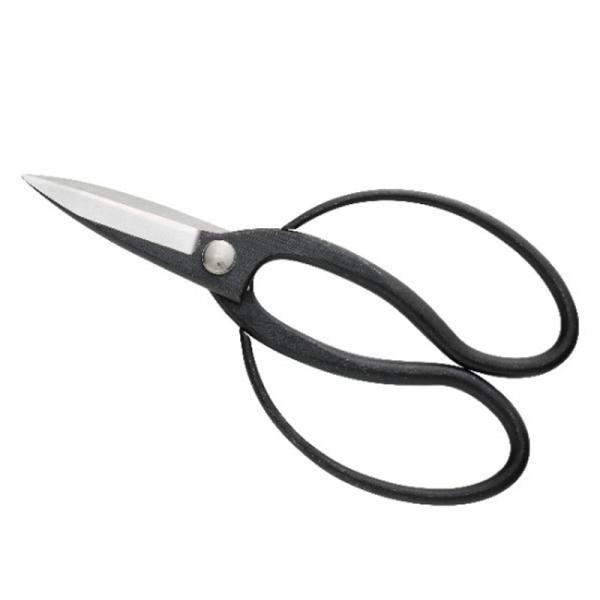 新潟三条の職人さんが作った逸品です。安来青紙鋼を使った長刃型の万能タイプの鋏です。全長　約２０５ｍｍ　重さ　約２２６ｇ安心の喜久和ブランド。日本製です。