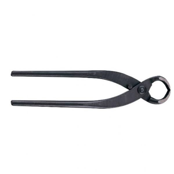 根や枝の切断の他に幹割としても使用できます。10mm以下の根に使用可能。全長270mm435g