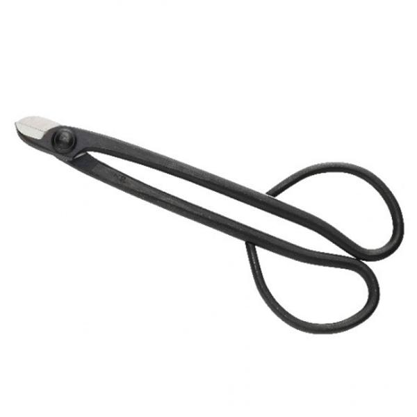 通常の線切鋏より刃幅が細く上級者や小品盆栽用に好評です。銅線16番アルミ線2.5mmまで使用できます。品　番：1250サイズ：全長：160mm重　量：約105g入　数：1本