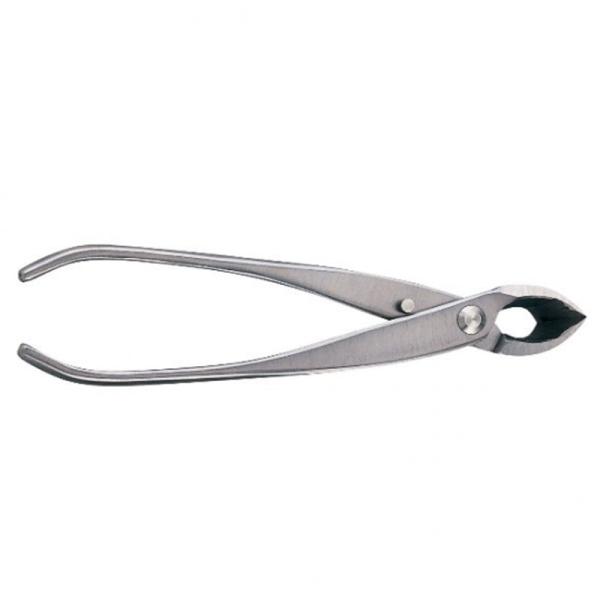 幹から出た枝を元から切り取る場合にお使いください。切り口はえぐった状態になり巻き込みが早くなります。10mm以下の生木でご使用ください。サビに強いステンレス製です。全長205mm175g