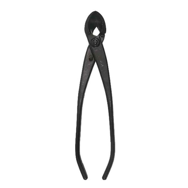 先が丸く、また、刃が直刃に比べて、薄く加工してあります。それにより、枝を切断する際、直刃に比べ、きれいに切断することができ、その後の加工を出来るだけ少なくするようになります。その後の加工とは切り口をきれいにするため、彫刻刀などで削る作業です...