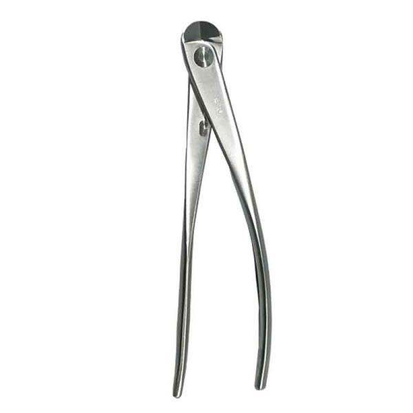 針金を切る鋏です。枝が邪魔して中まで届かないような場所に届くように足を長くしました。品　番：814サイズ：全長：180mm材　質：ステンレス切断目安：銅線：2.3mm　アルミ線：3.5mm生産国：日本入　数：1本盆栽用品の兼進大正8年創業の...