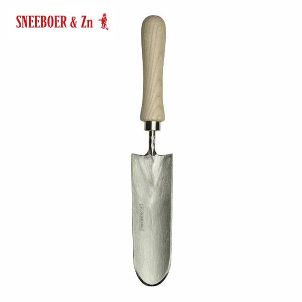 鍛冶屋として1913年に創業して以来、園芸農家からの要望に応じて機能性を改良し続けました。最高級の木材、ステンレスを使ったツールは全て職人の手作りです。鍛造や溶接、柄の取り付けなど細部に至るまで使いやすさと頑丈さを追求し、一つ一つ丁寧に作り...