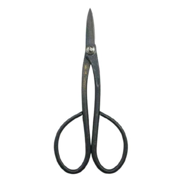 小品盆栽から中品盆栽まで幅広く使用されています。芽摘みから、小枝剪定まで使い方も幅が広いです。品　番：39サイズ：全長：180mm　刃渡：40mm材　質：鋼生産国：日本入　数：1本盆栽用品の兼進大正8年創業の専門店全て日本製の本格刃物