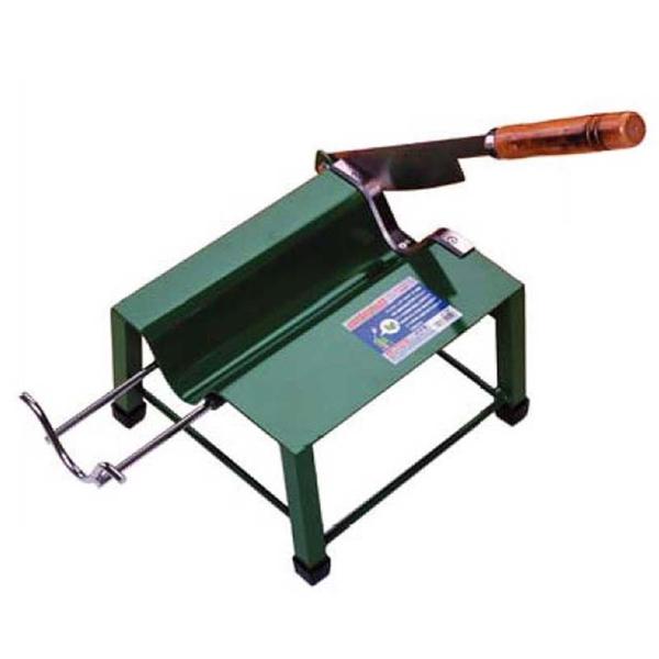 アスパラ、ニラ、わさび、花、薬草、薄い品物を受刃で捕らえるスピーディーな切味を実現した商品です。台が曲がっている為に品物が手前にすべらず薄い品物も折れ込まないで切れます。ステンレス刃物鋼使用でサビにくく、清潔です。品　番：A-213サイズ：...