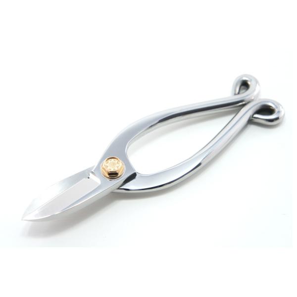 切れるよろこび！YSSヤスキハガネ刃物鋼の位置付けには記載されていませんが、日立金属（株）ヤスキハガネSLDは冷間ダイス鋼で金型に使用される硬さと、耐摩耗性に優れた鋼材で、ステンレス並みのクロームやヤスキハガネステンレス系刃物鋼銀紙3号より...