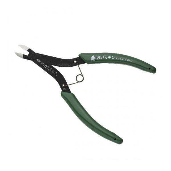 盆栽から庭木まで幅広く使える芽切鋏です。バネが付いているので作業が楽にできます。品　番：1149サイズ：全長約160mm重　量：約62g生産国：日本入　数：1本